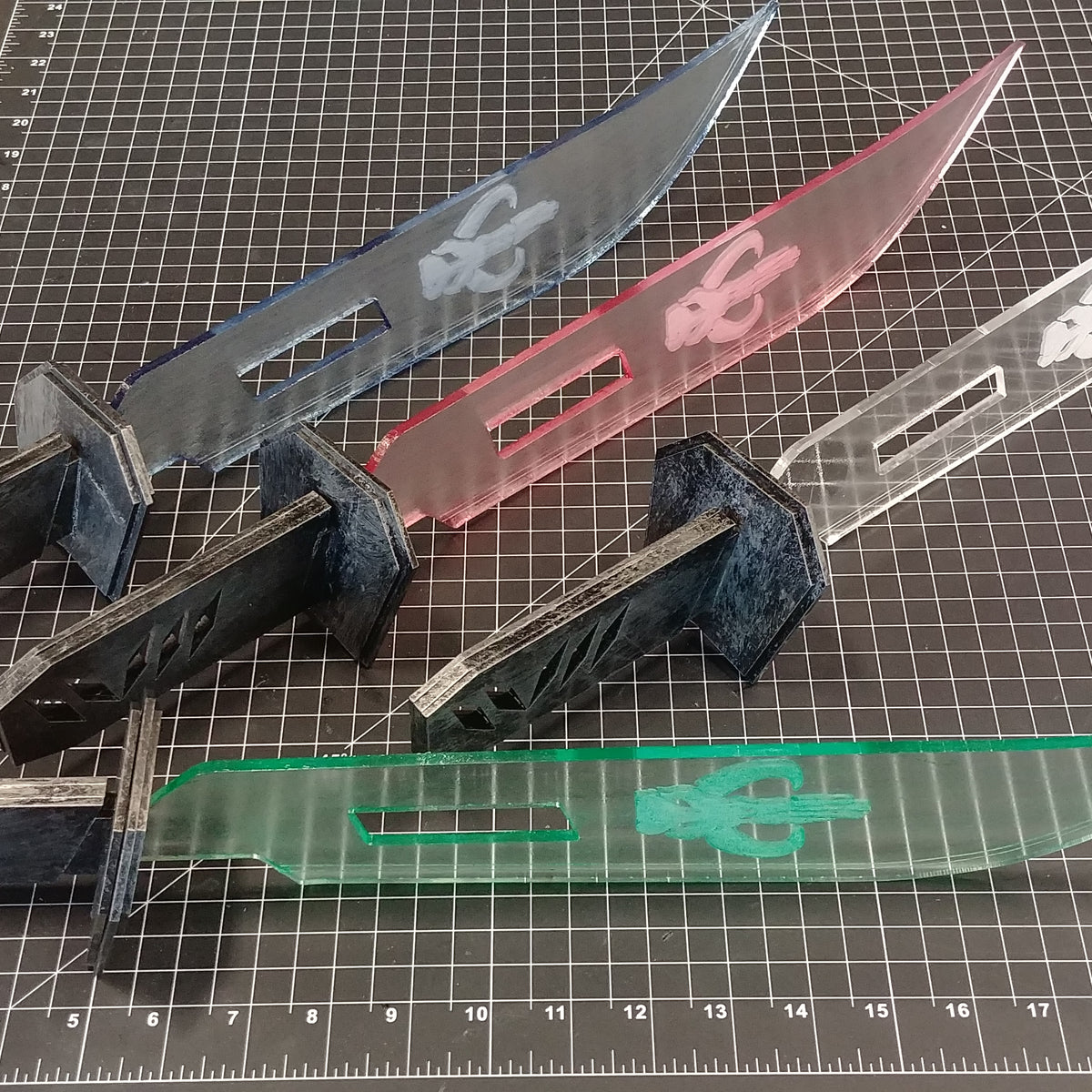 Mandalorian Vibro Blade (Custom WP Design) – Wulfgar Props