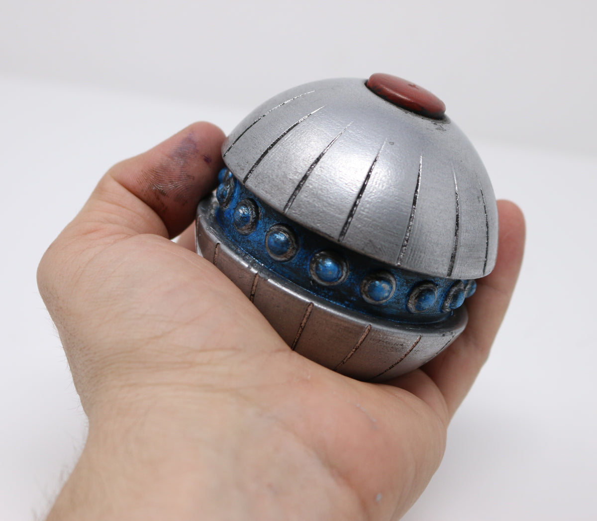 Eleena Daru Thermal Detonator Prop – Wulfgar Props